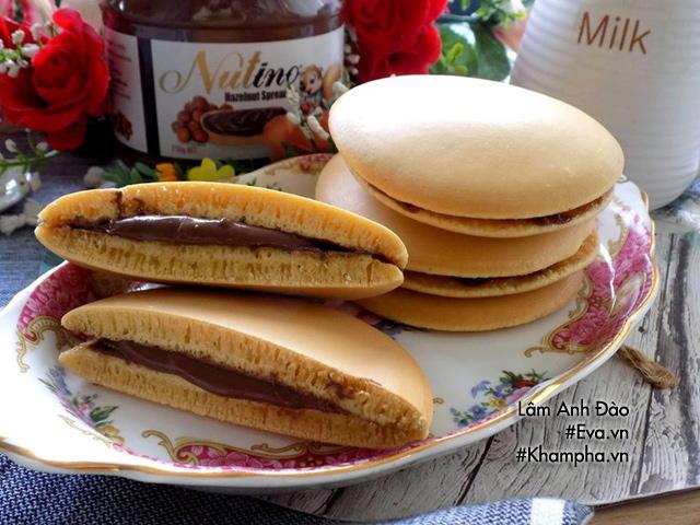 Cách làm bánh rán Doremon (Dorayaki) ngon đơn giản tại nhà