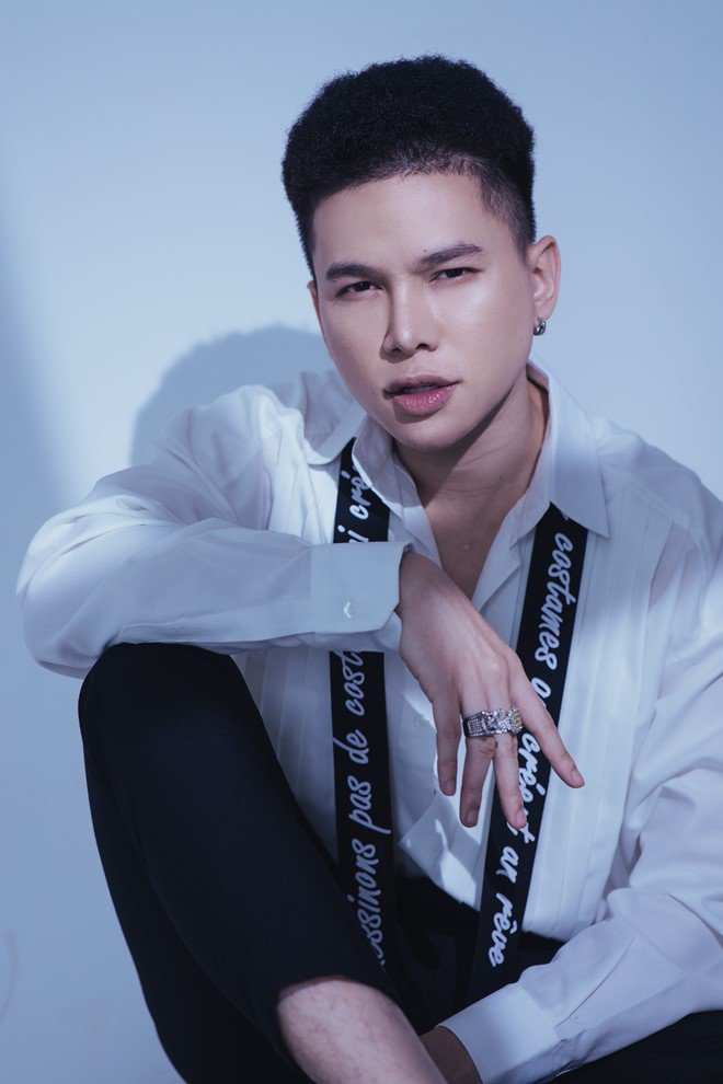 Hoàng Tôn tự tin xuất hiện trong MV mới sau di chứng phẫu thuật thẩm mỹ