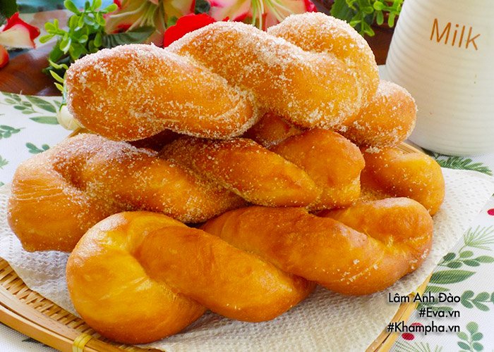 Mẹ đảm làm bánh mì xoắn quẩy ngon con ăn hết vẫn đòi nữa