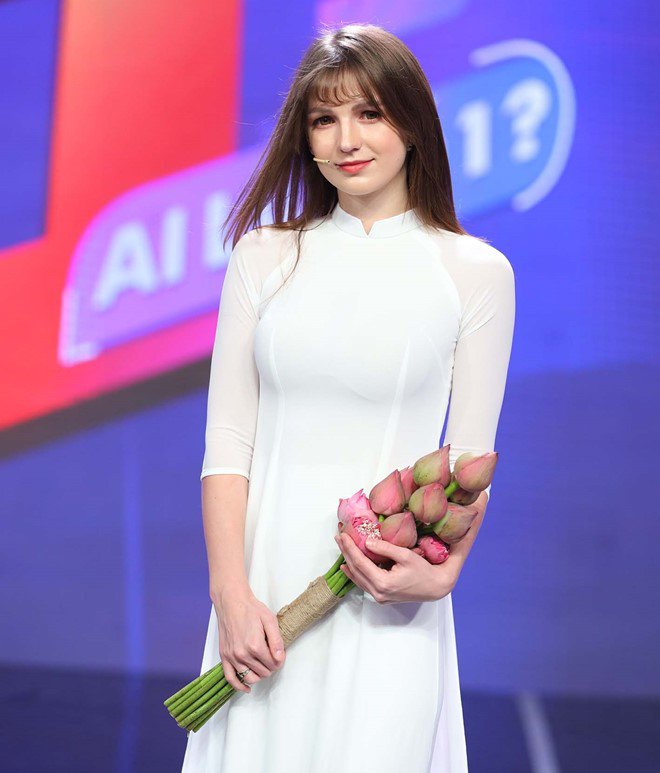 Tán mỹ nữ Ukraine xinh như mộng, bạn thân Trấn Thành bị bẽ mặt