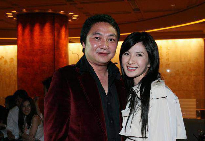 Nữ tiếp viên được chồng cũ chu cấp 10 tỷ/tháng, sở hữu hơn 200 túi hiệu ...