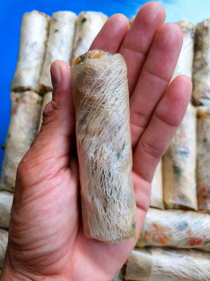 Bố đảm mách cách gói nem rán đều tăm tắp chỉ với 1 chiêu siêu đơn giản
