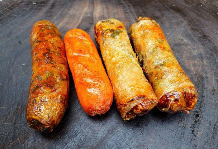 Bố đảm chia sẻ cách gói nem rán đều tăm tắp