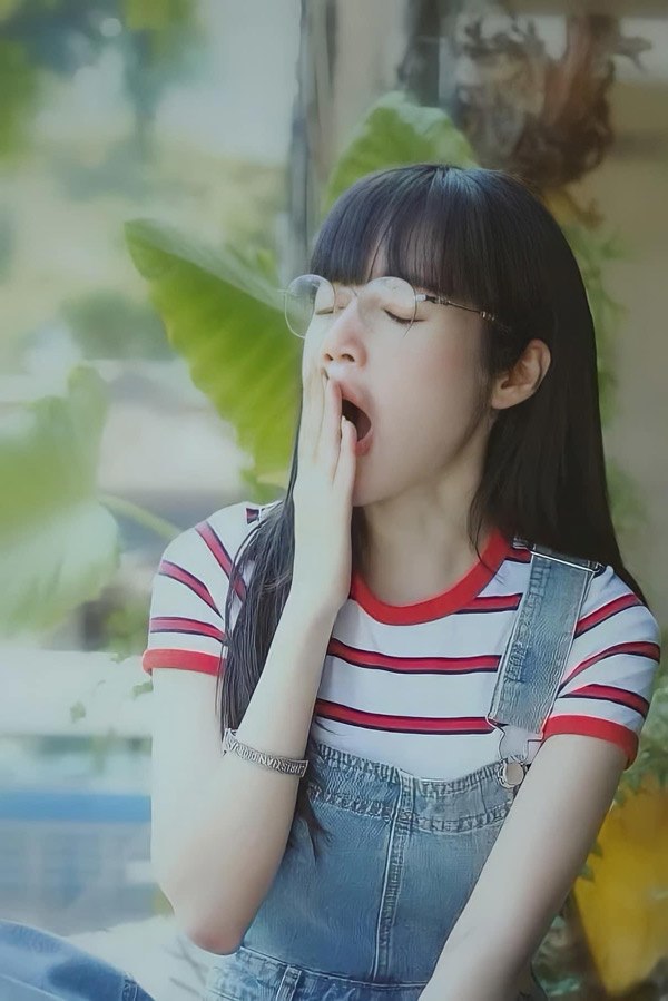 Elly Trần thay đổi mái tóc, mắt to tròn như búp bê, trình hack tuổi ...