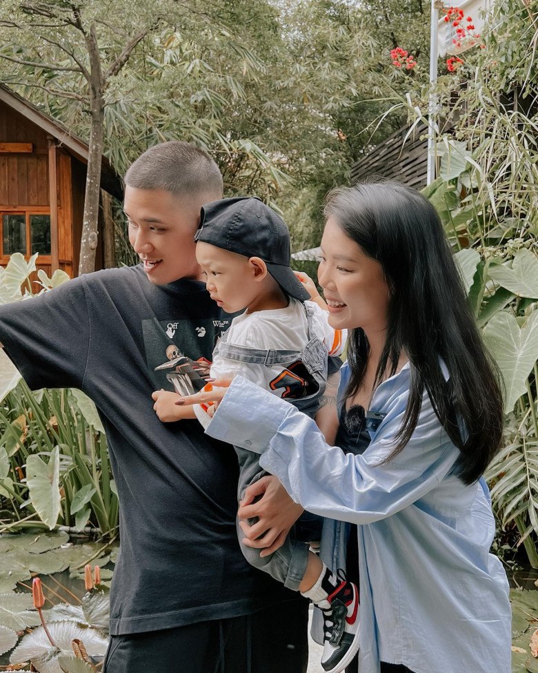 Chờ mãi không đau đẻ nên lôi bài ra chơi, đang thắng vang dội Tiktoker ...