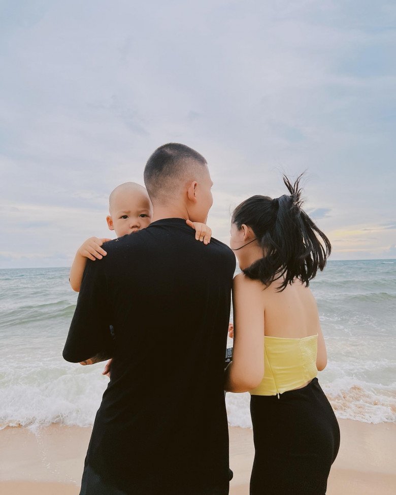 Chờ mãi không đau đẻ nên lôi bài ra chơi, đang thắng vang dội Tiktoker ...