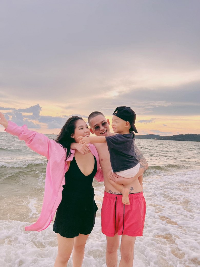 Chờ mãi không đau đẻ nên lôi bài ra chơi, đang thắng vang dội Tiktoker ...