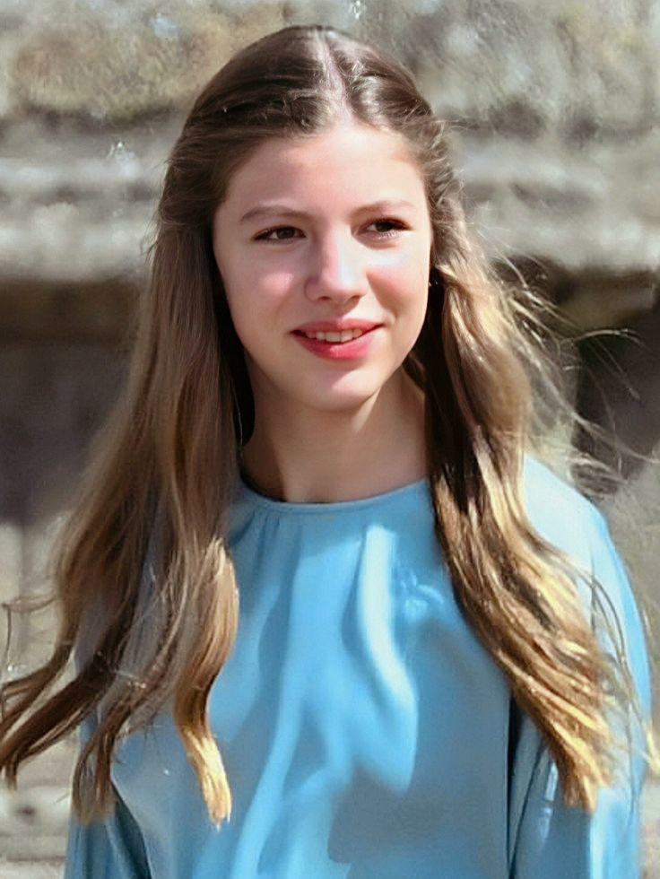 2 công chúa Hoàng gia Tây Ban Nha: Đẹp chuẩn "lá ngọc cành vàng”