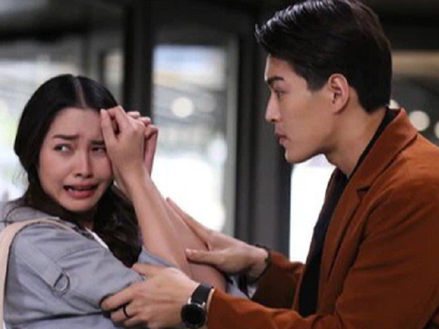 Bắt vợ ở cữ quê nội, 2 tháng sau về thăm con, chồng nhìn vợ phát hoảng