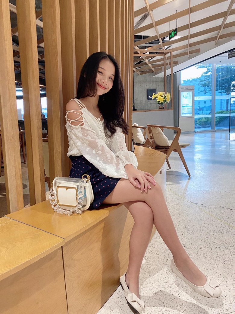 Con gái Thành Trung - Thu Phượng 12 tuổi lớn xinh nhận không ra, cười giống y bố