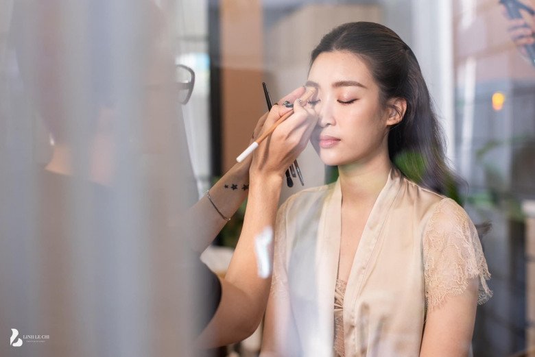 Đỗ Mỹ Linh trước giờ lên lễ đường: Tranh thủ tút tát nhan sắc để diện ...