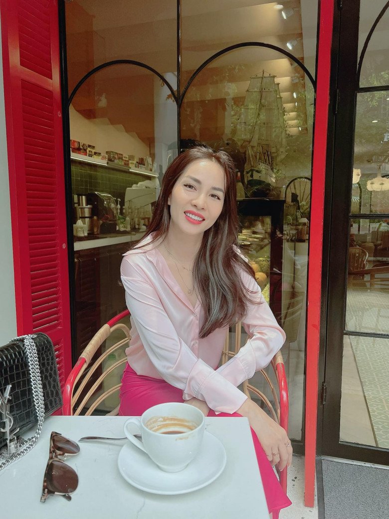 Vợ Hoàng Bách sướng rơn khi tuyển được chị vú giành cái bếp, nhìn món ăn Pha Lê thấy bốc mùi