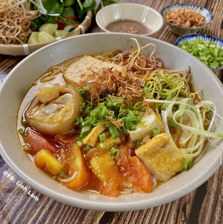 Học trai đảm nấu bún riêu tôm thơm nức mũi, nhìn là muốn ăn ngay lập tức