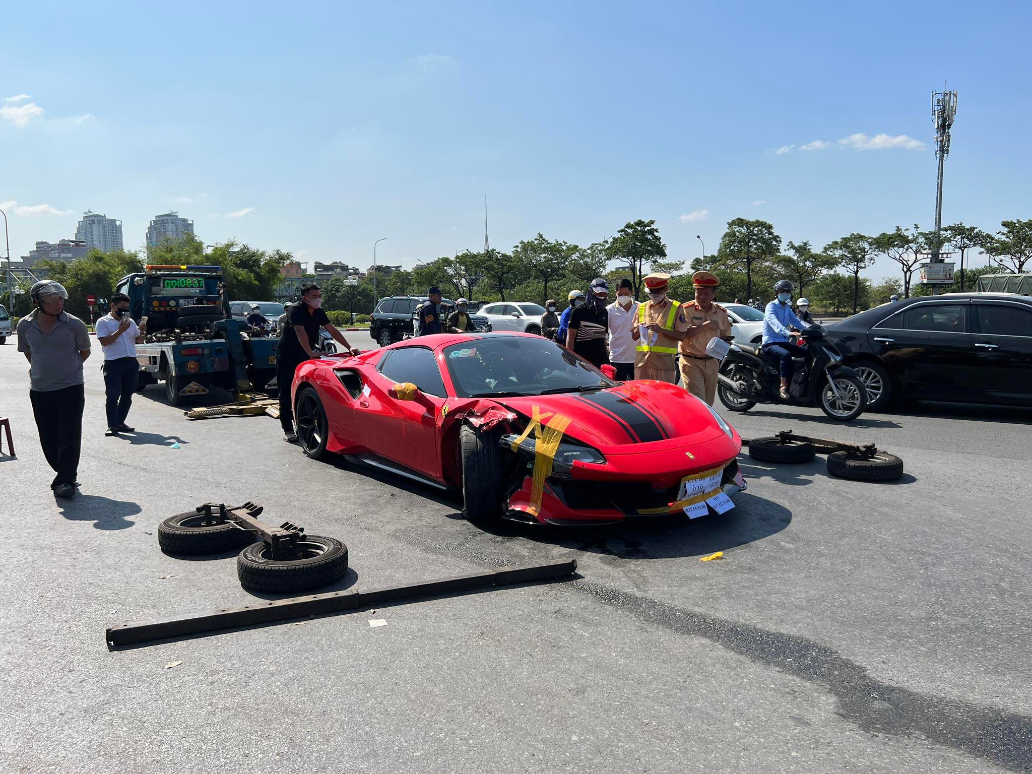 Vụ tai nạn 1 người chết gần SVĐ Mỹ Đình: Tài xế siêu xe Ferrari ra đầu thú
