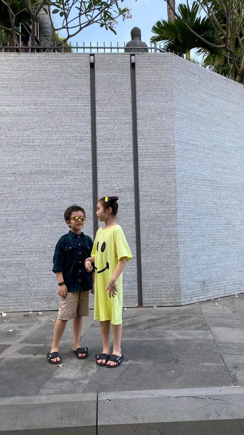 2 con Elly Trần ở cùng mẹ áo quần trau chuốt, ở với bố Tây ăn mặc bình ...