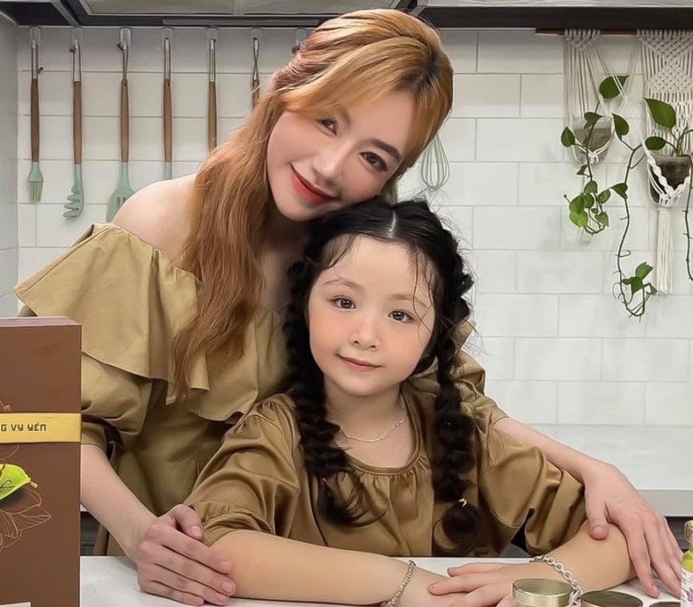 Sau ly hôn, Hồng Nhung được chồng Tây chu cấp nuôi con hơn 100 triệu ...