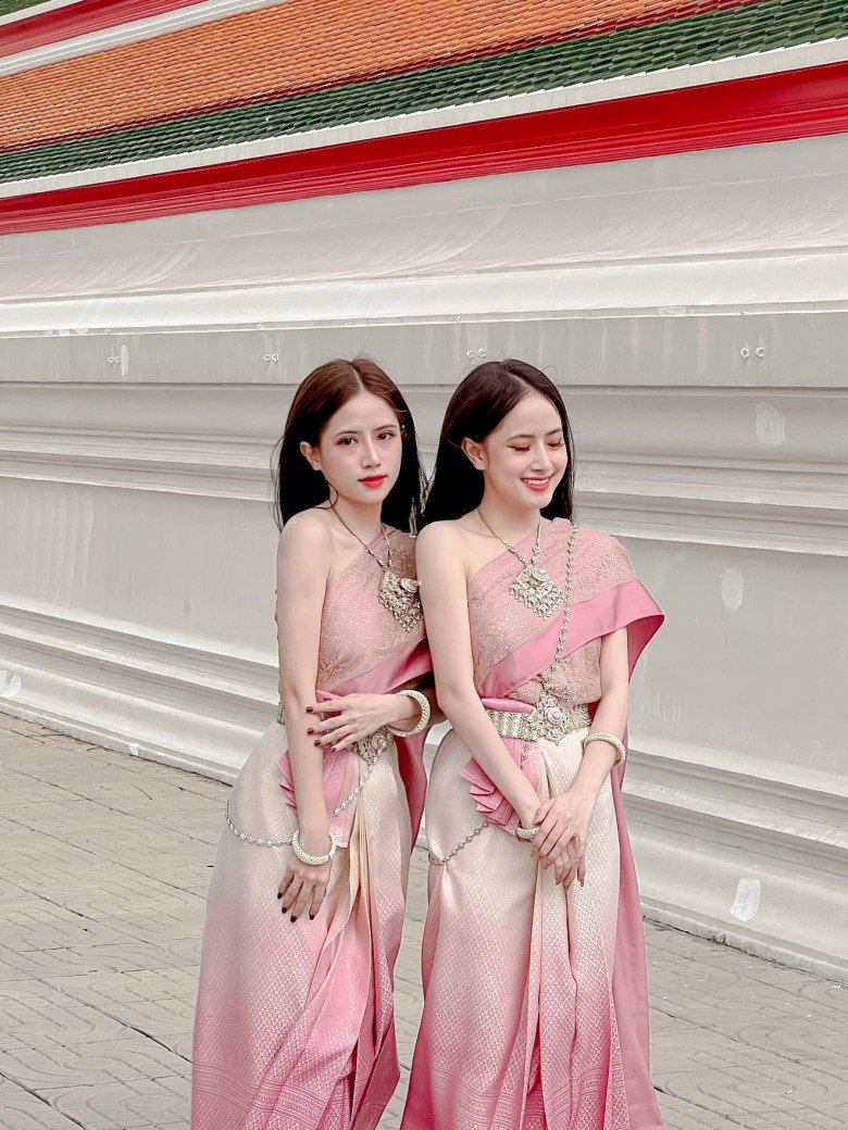 Phát hiện cặp chị em song sinh gốc Huế đẹp tựa tiên nữ, nhan sắc giống tới mức chồng cũng nhầm