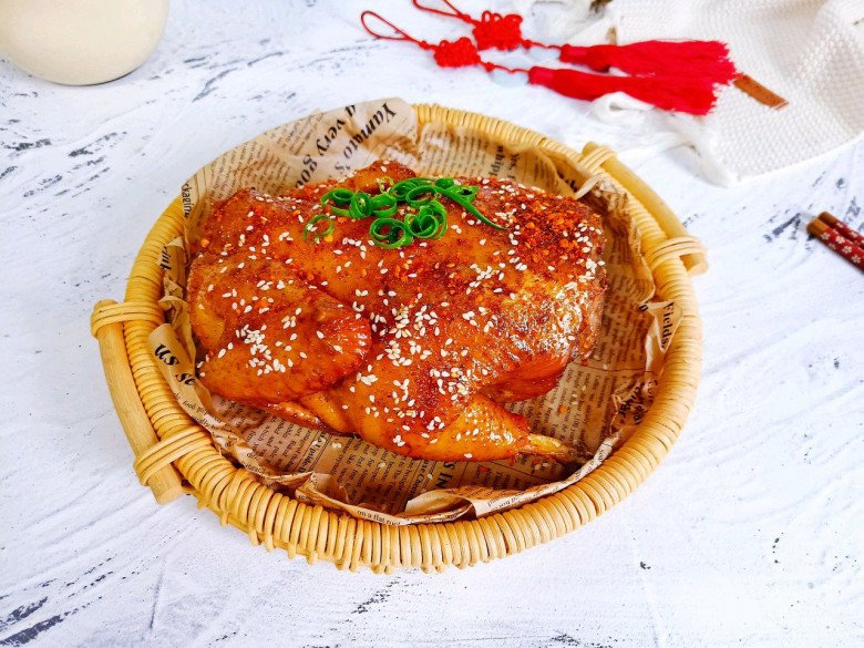Nhét cả con gà và nồi chiên không dầu, 1 tiếng sau được món thơm nức mũi