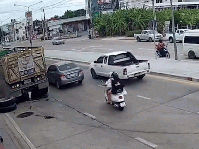 Clip: Xe chở pháo hoa phát nổ ở Trung Quốc