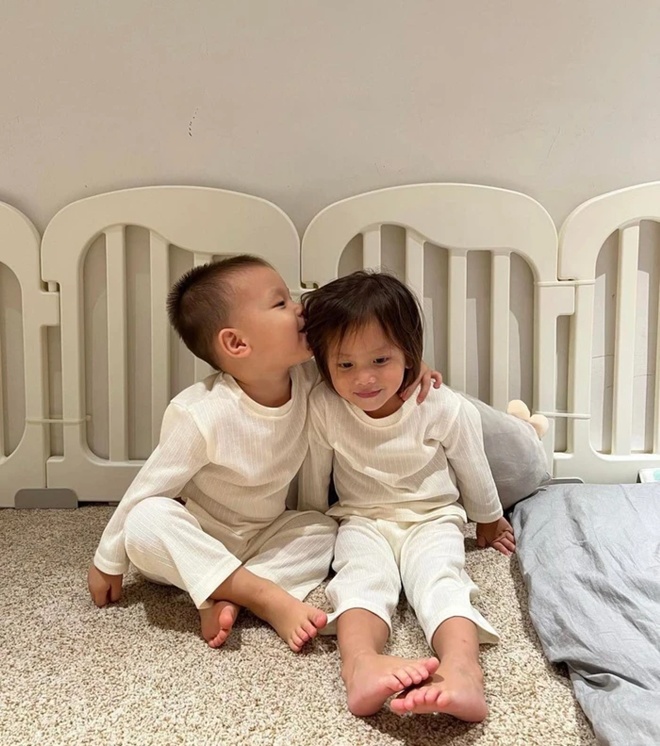 Lisa òa khóc đòi trói bố mẹ vì nhớ khiến Hồ Ngọc Hà xúc động, Leon xa ...