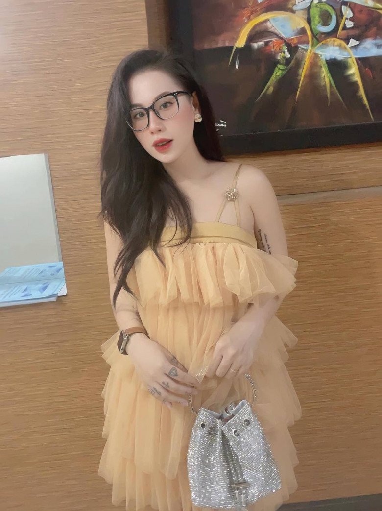 Gái xinh biến hình thành mẹ bỉm xuề xòa: Ai từng mang bầu, làm mẹ sẽ hiểu