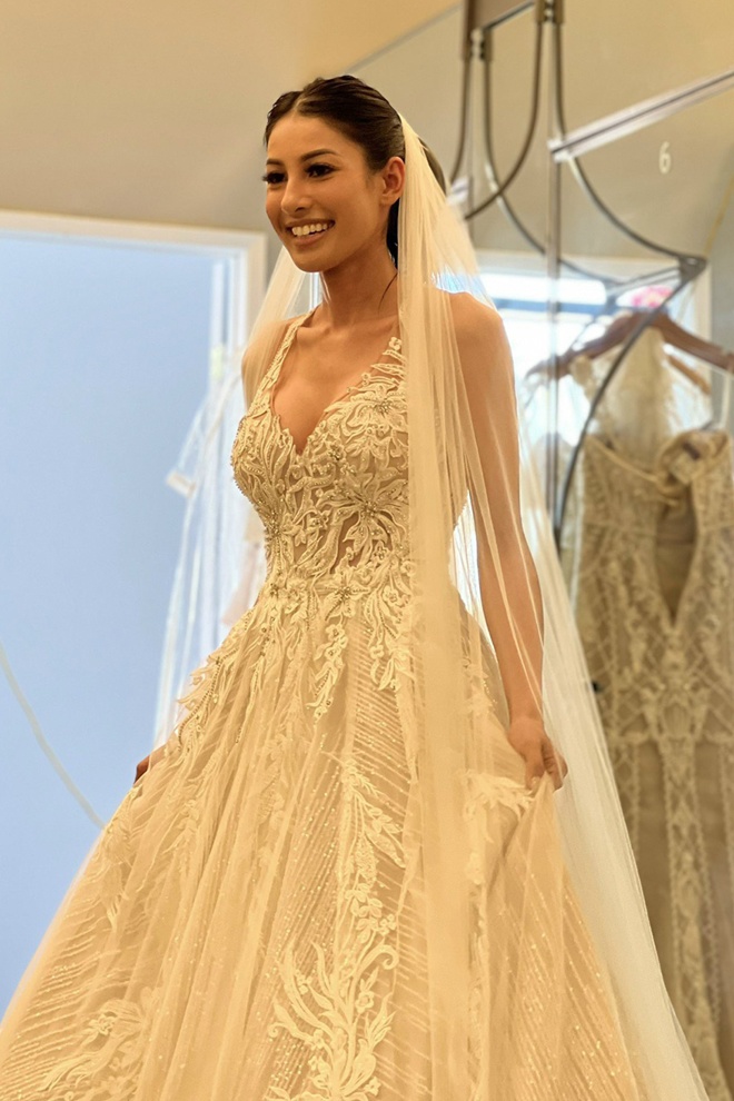 Em ruột Jennifer Phạm sắp kết hôn: Vẻ đẹp lai lấn át chị gái Hoa hậu ...