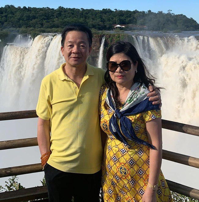 Đỗ Mỹ Linh mặc váy cũ vẫn đồng điệu với mẹ chồng