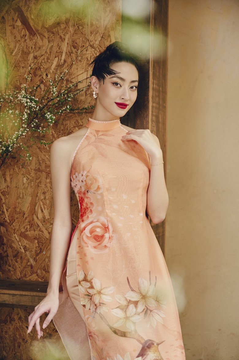 Chưa đến Tết Lương Thuỳ Linh Đỗ Thị Hà đã đọ Dáng Với Với Tà áo Dài đẹp Kiều Diễm Bất Phân
