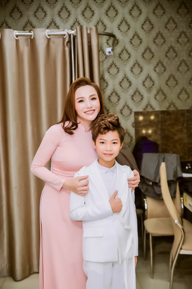 Phong Thiên - cháu trai đa tài của Ngọc Sơn lấn sân ca hát