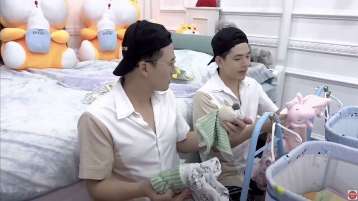 Cặp đồng tính nam Thanh Đoàn - Hà Trí Quang chính thức lên chức, ẵm 2 ...