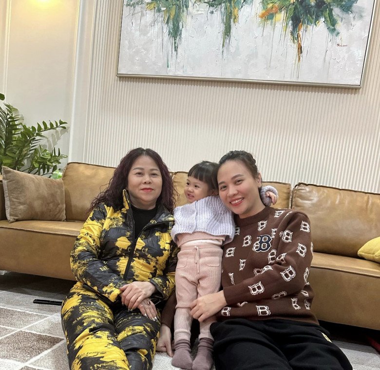 Con Gái Là Tín đồ Hàng Hiệu Mẹ đẻ Đàm Thu Trang U60 Vẫn ăn Diện Trẻ Trung Sở Hữu Bst đồ Hiệu