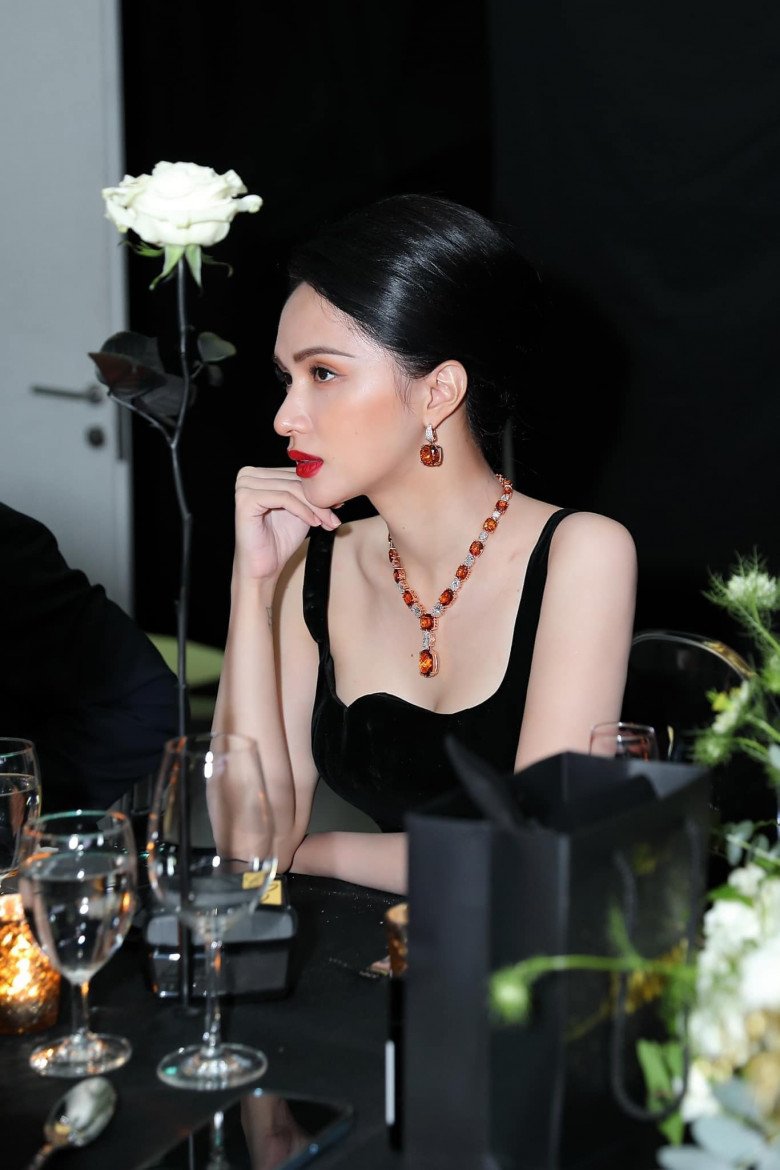 Hậu chia tay Matt Liu, Hương Giang tất bật chạy show