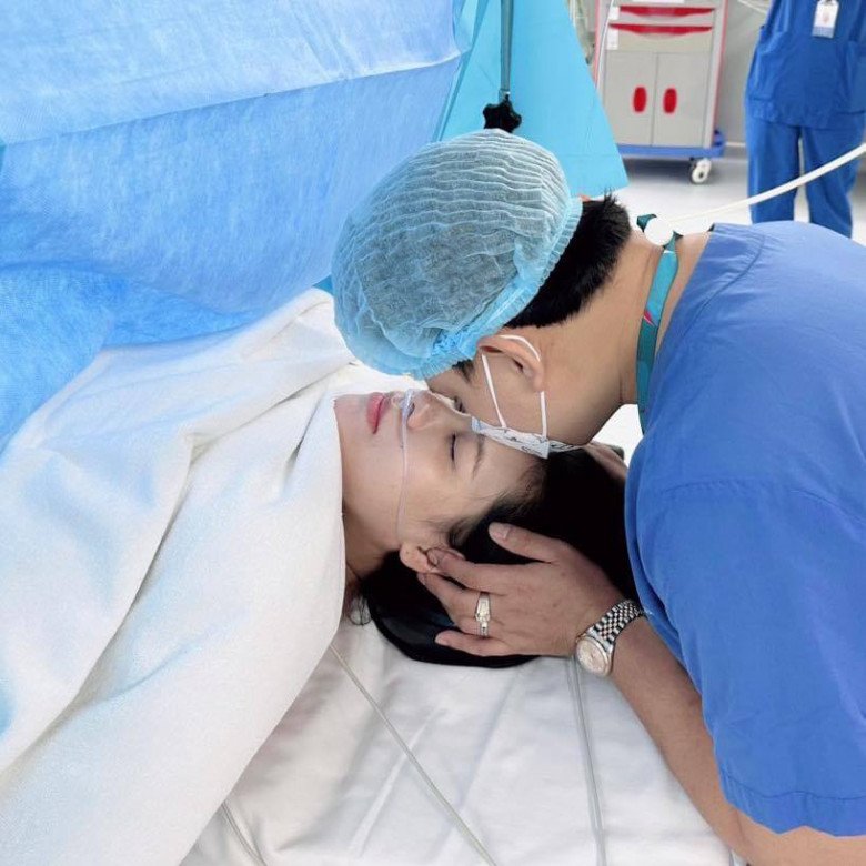 Hồ Bích Trâm Tiết Lộ Giây Phút Lạnh Toát Sống Lưng” Khi Mổ đẻ
