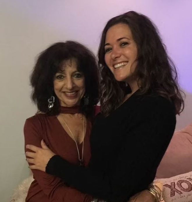 Giúp bố dượng dọn phòng, người phụ nữ choáng nặng khi nhìn thấy màn ...