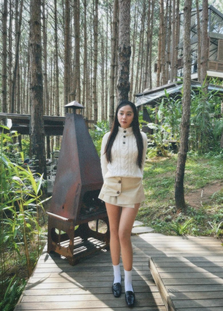 Truy tìm người đẹp mặc váy ngắn cũn, chân dài gấp 2 lưng, đứng hình khi thấy dung nhan