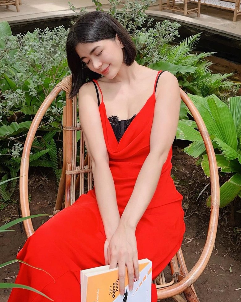 Bỏ showbiz chi 6 tỷ làm phi công, U35 giờ đẹp nhất tổ bay, kết hôn xong béo lên vẫn rạng rỡ