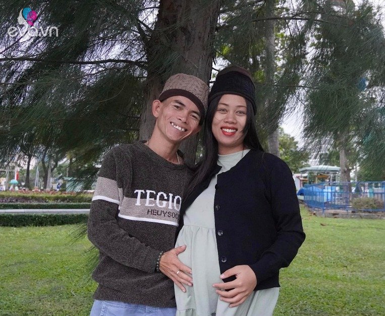 Vợ chồng chàng chăn bò So Y Tiết đang hồi hộp chờ đợi từng ngày đón con ...