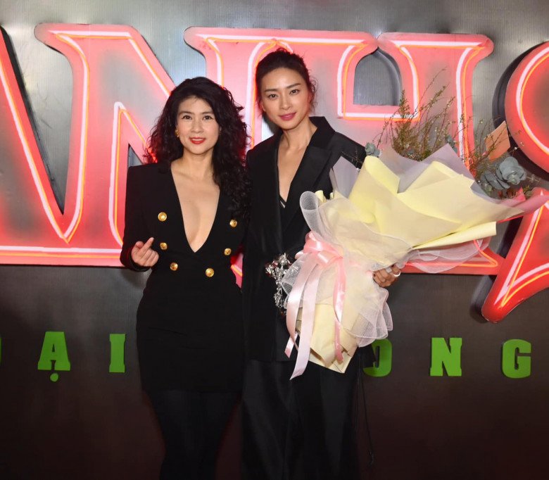 Mỹ nhân Đẻ mướn từng phải bán xôi mưu sinh giờ làm mẹ 2 con vẫn tự tin diện váy khoe cặp tuyết ...