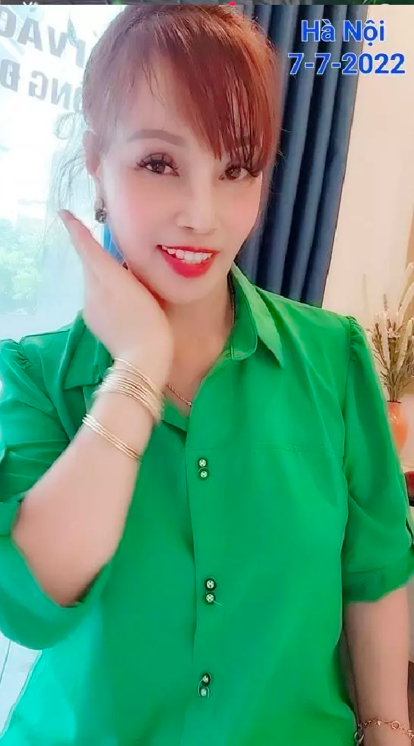 Hình ảnh mới nhất của cô dâu Thu Sao: Được chồng trẻ dẫn đi chơi Giáng ...