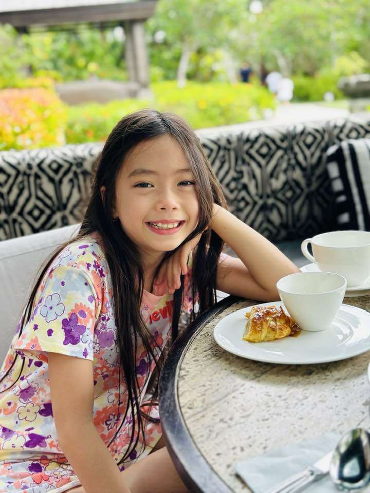 Đoan Trang ba mét bẻ đôi lấy chồng Tây 1m9, con gái 8 tuổi giờ chân dài ...