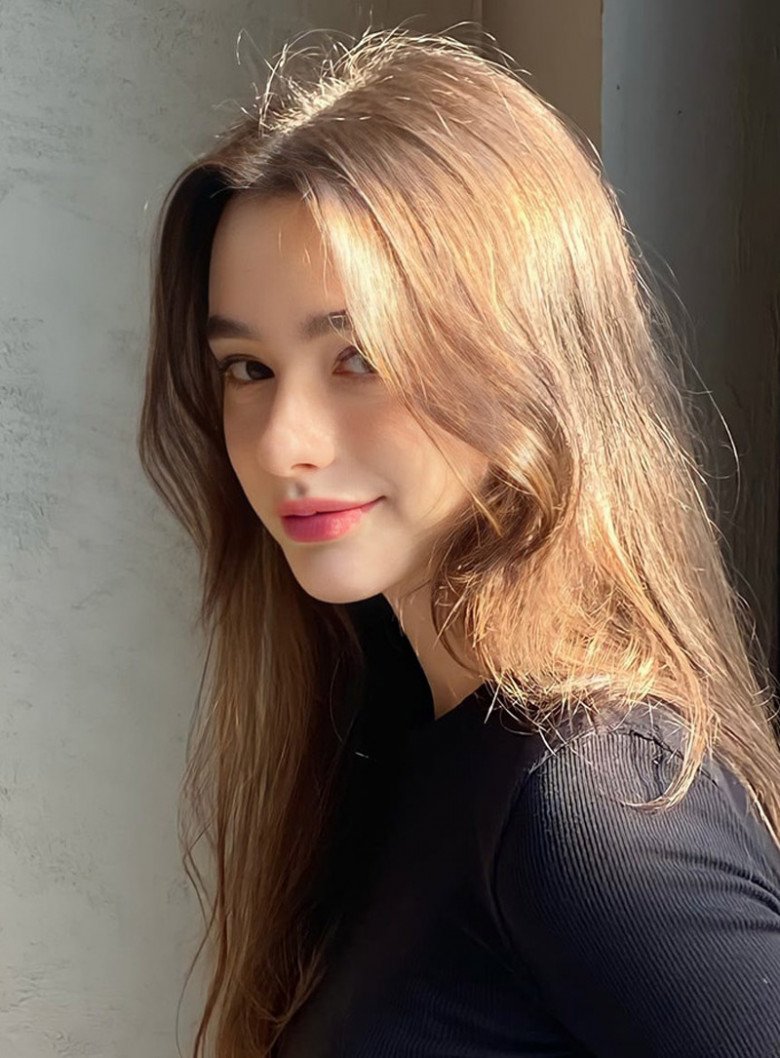 Búp bê Nga đẹp nhất thế giới có gương mặt nhìn một lần là nhớ, từ da đến dáng đều tuyệt mỹ