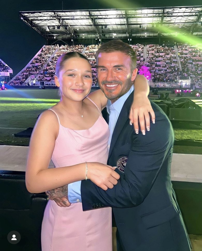Con gái David Beckham bị nói chín ép vì liên tục diện những chiếc váy do mẹ thiết kế