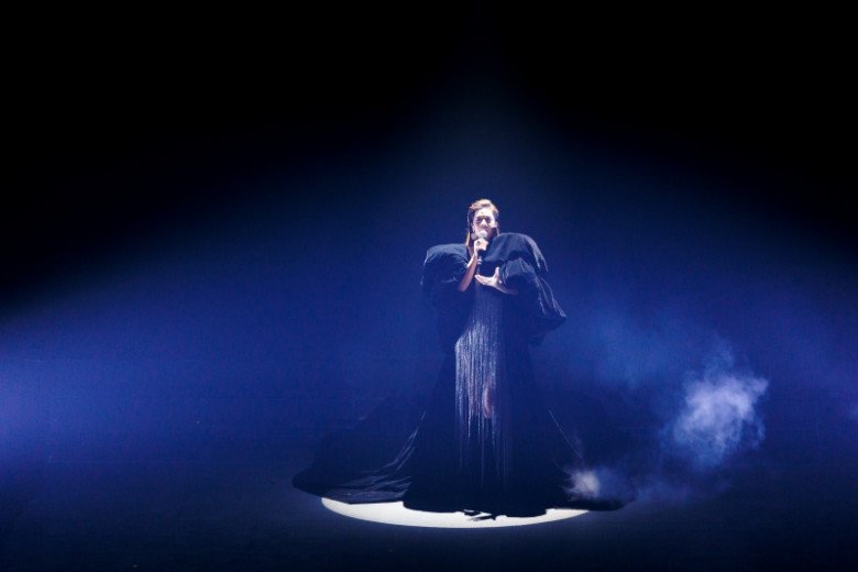 Thu Phương gặp khó khăn vì trang phục nặng 15kg ở Chị đẹp đạp gió rẽ sóng, Travis Nguyễn nói gì?